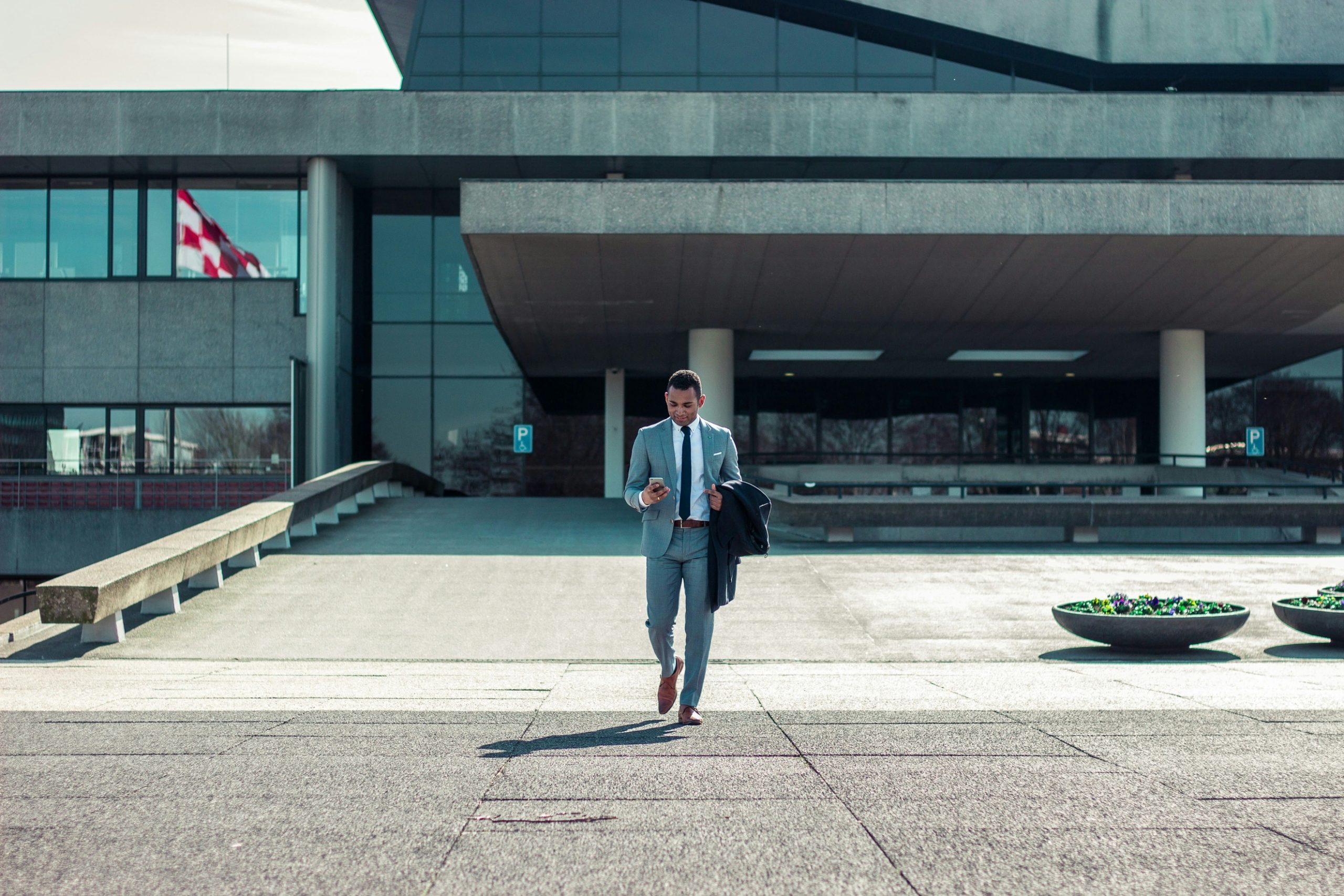 Executive Director vs Managing Director: 5 Key Differences - Rollins ...
