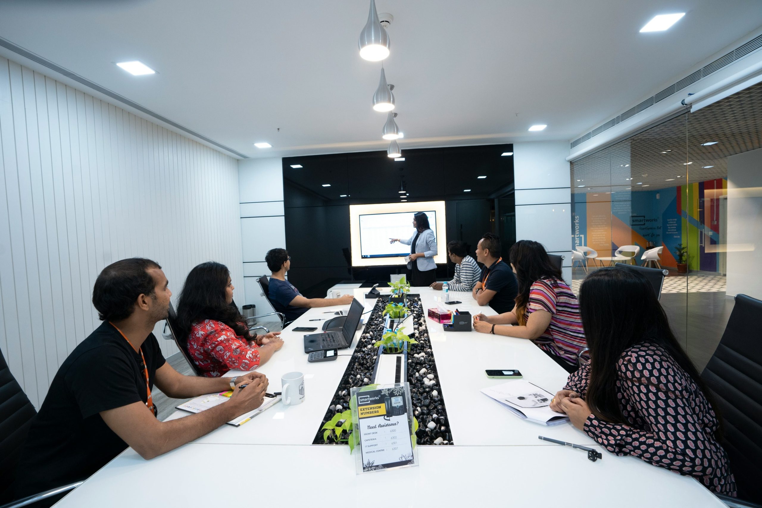 COO vs CEO: 7 Key Differences in Duties (Explained Simply) - Rollins ...